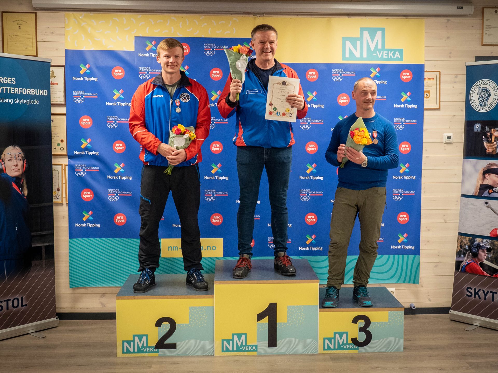 Se bilder og resultater fra NM-finalene i pistol på Forus Sportssenter ...