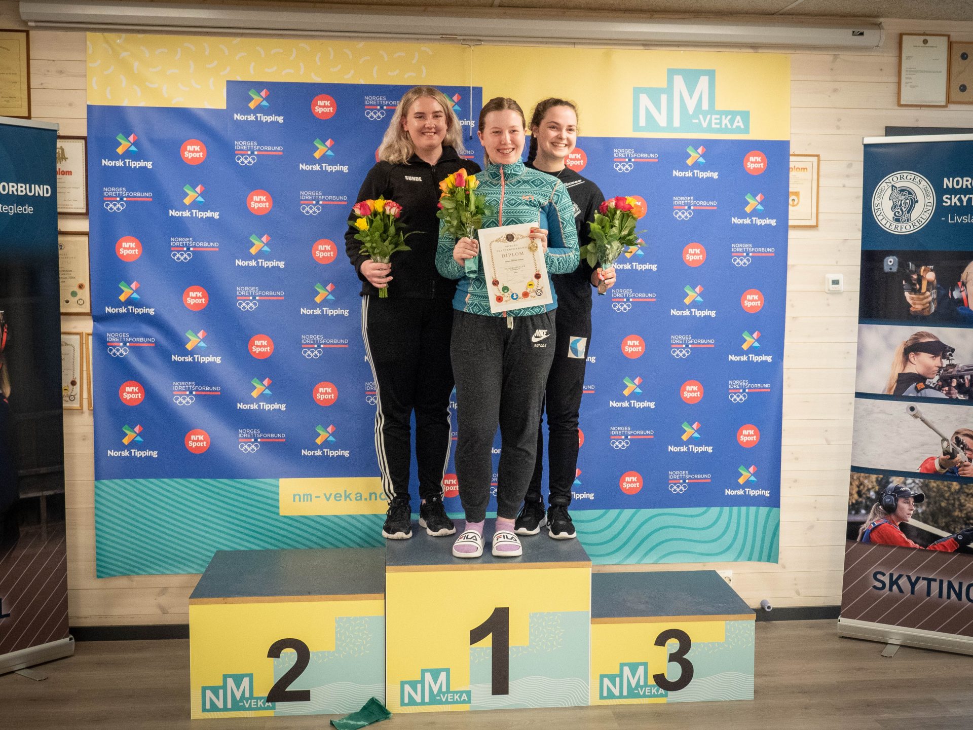 Se bilder og resultater fra NM-finalene i pistol på Forus Sportssenter ...